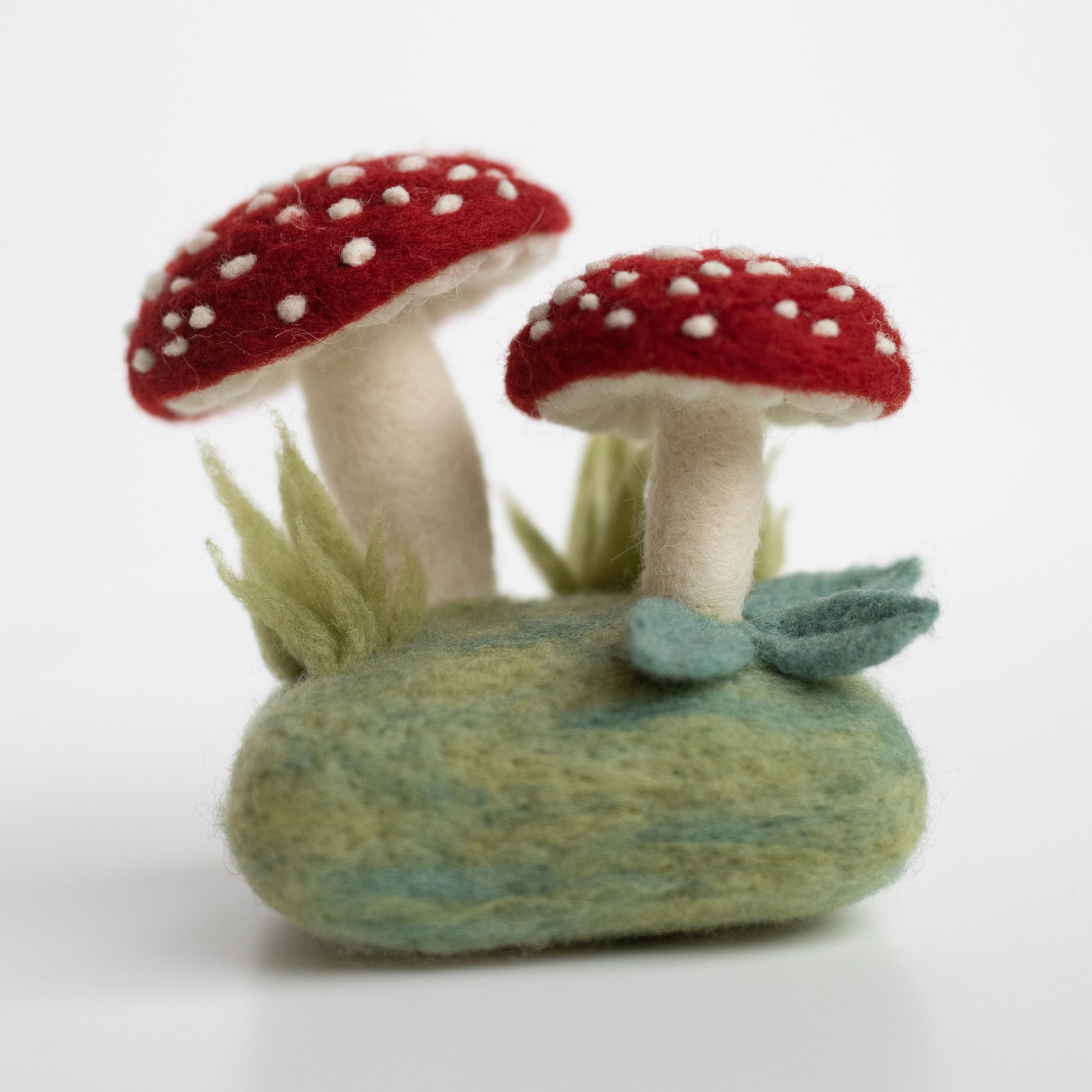 Forest Toadstools Mini Needle Felting Kit – Felted Sky